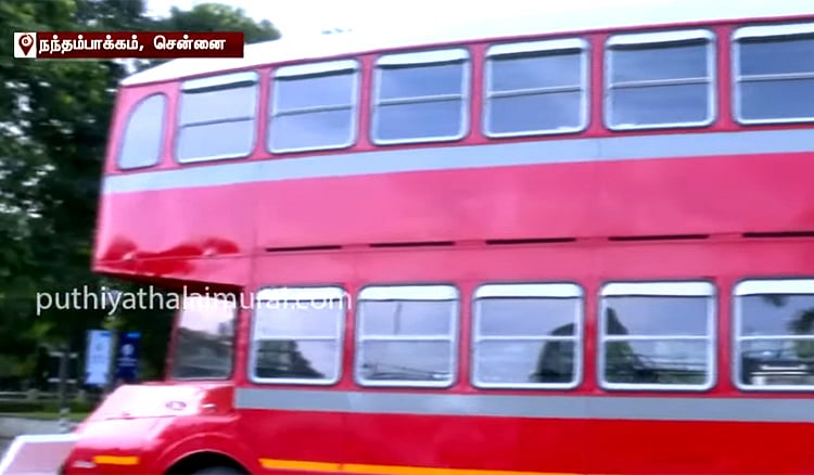 வர்த்தக மையத்தில் காட்சி படுத்தப்பட்டுள்ள டபுள் டக்கர் பேருந்து India's ...