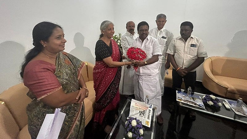 மத்திய அமைச்சர் நிர்மலா சீதாராமனுடன் அதிமுக எம்.எல்.ஏ.க்கள் சந்திப்பு ...