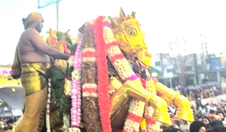 கோவிந்தா கோஷமிட்ட லட்சக்கணக்கான பக்தர்கள்: பச்சை பட்டுடுத்தி வைகை ...