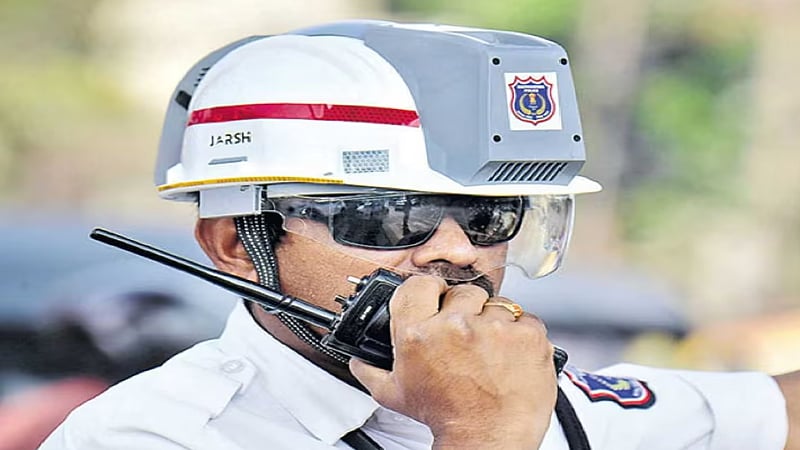 போக்குவரத்து காவலர்களுக்கு குளுகுளு ஏசி ஹெல்மெட் / ac helmet for ...