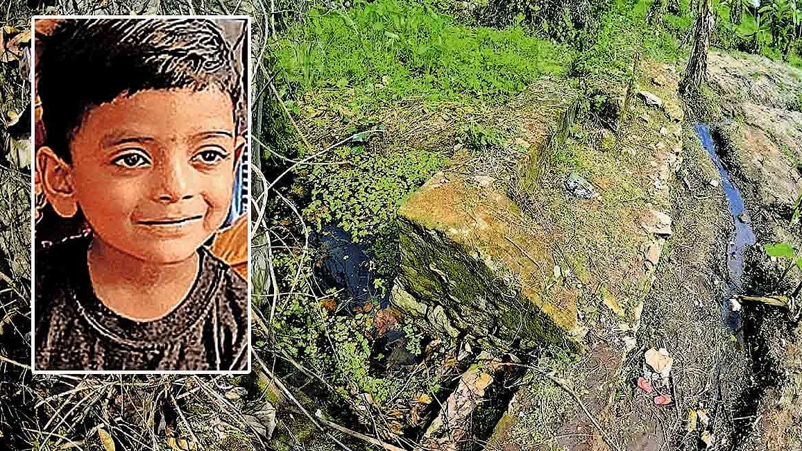 கேரளா: கொடி தழைகளால் மூடப்பட்ட குளம்; தவறிவிழுந்த சிறுவன்... சோகத்தில் ...