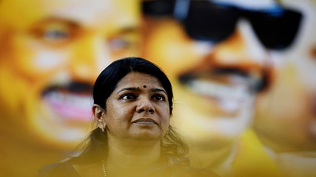 கர்ஜனை மொழி கனிமொழி திமுகவின் டெல்லி முகம் கனிமொழி கடந்து வந்த பாதை ...