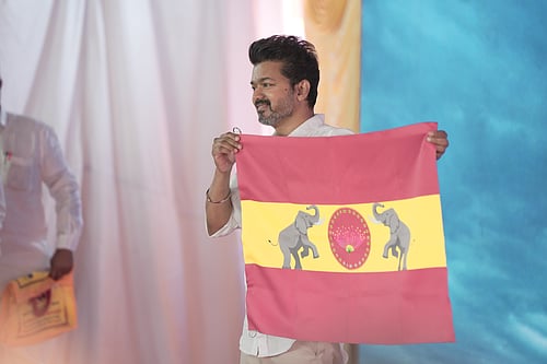 தவெக கொடியில் உள்ள குறியீடுகள் எதைக் குறிக்கிறது? / What are the ...