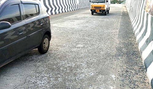 நெல்லை 7 ஆண்டுகளாக கட்டப்பட்ட மேம்பாலம் 5 மாதங்களிலேயே சேதம் ரயில்வே ...