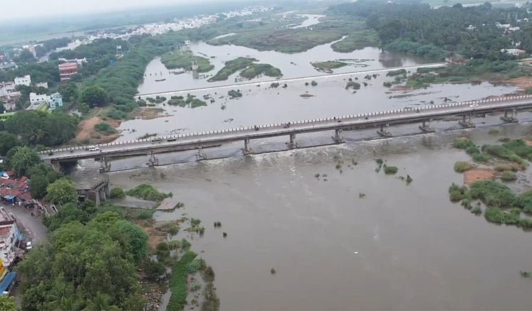 தொடர் மழை காரணமாக வைகை ஆற்றில் வெள்ளப் பெருக்கு - கண்கவரும் ...