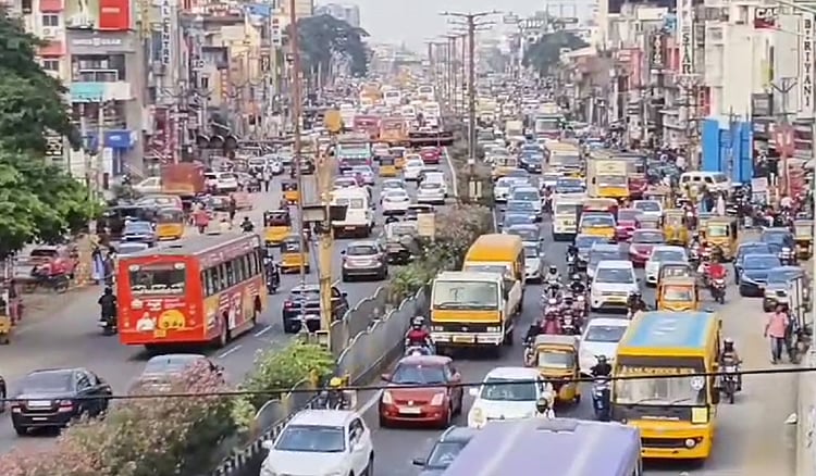 பொங்கல் பண்டிகை: சொந்த ஊருக்குச் செல்லும் மக்களால் ஜி.எஸ்.டி சாலையில் ...