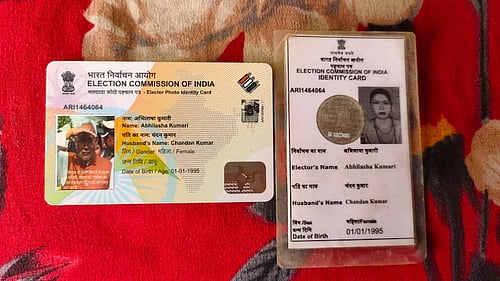 bihar women receives voter id card with nitish kumars photo