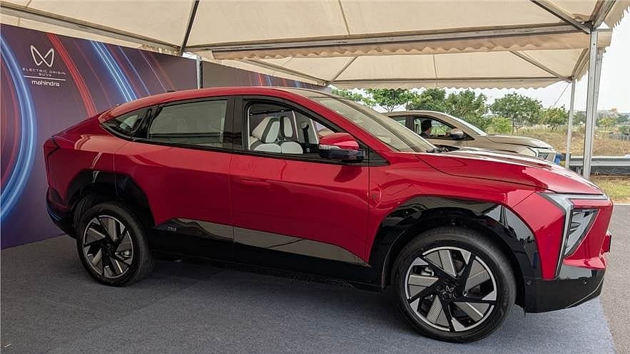 2025: The Year of Next-Gen Gadgets and Futuristic Automobiles