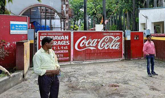 کوکا کولا کے ڈسٹری بیوٹر گلاب لدھانی کے آگرہ اور لکھنؤ کے ٹھکانوں پر ...