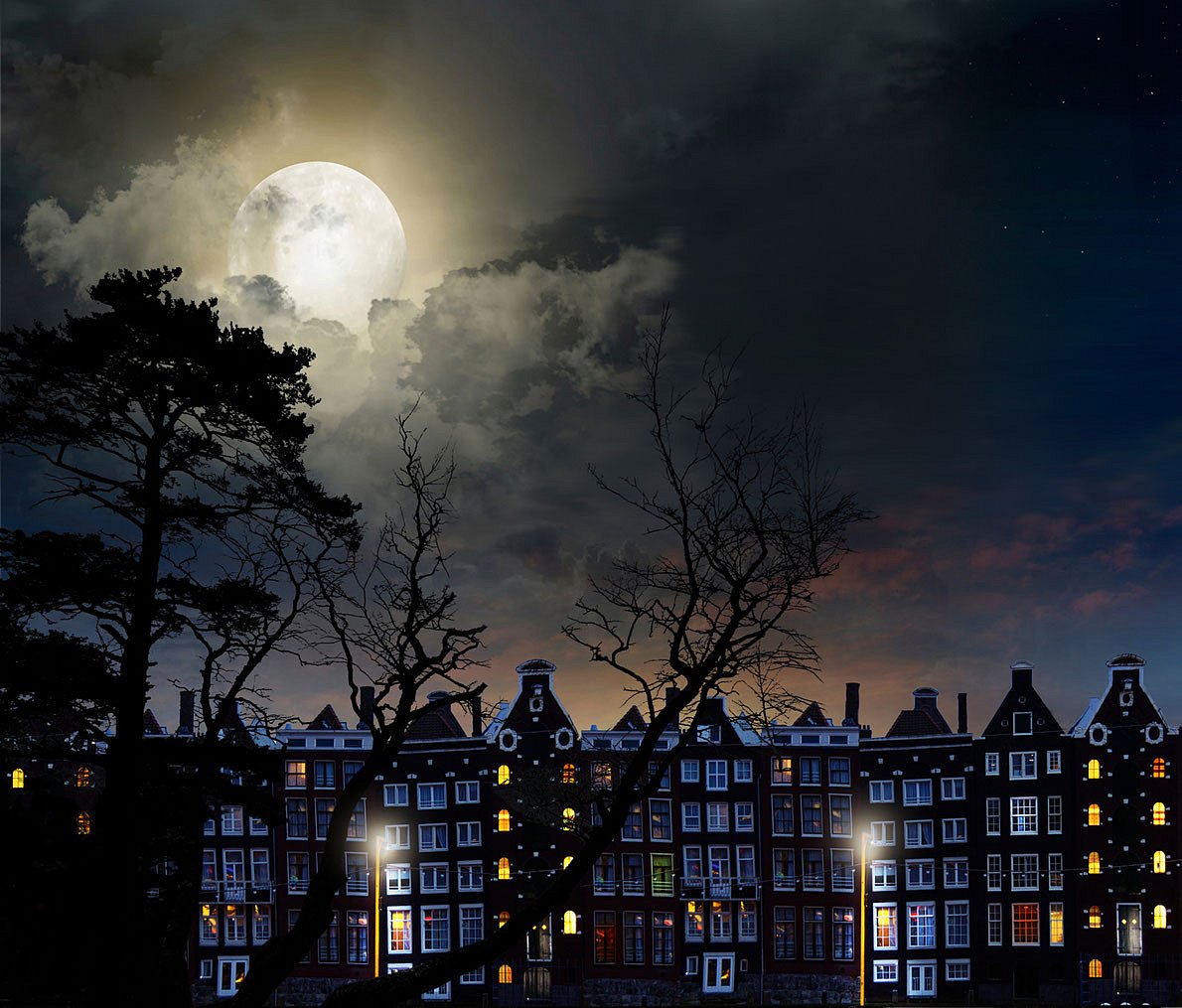 Top 5 Halloween Destinations with High Pickpocketing Risks