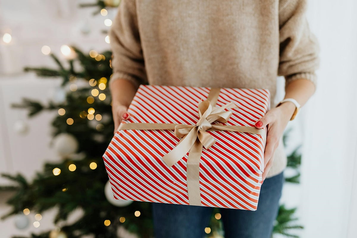 Thoughtful Gifts to Impress Your New Girlfriend's Parents
