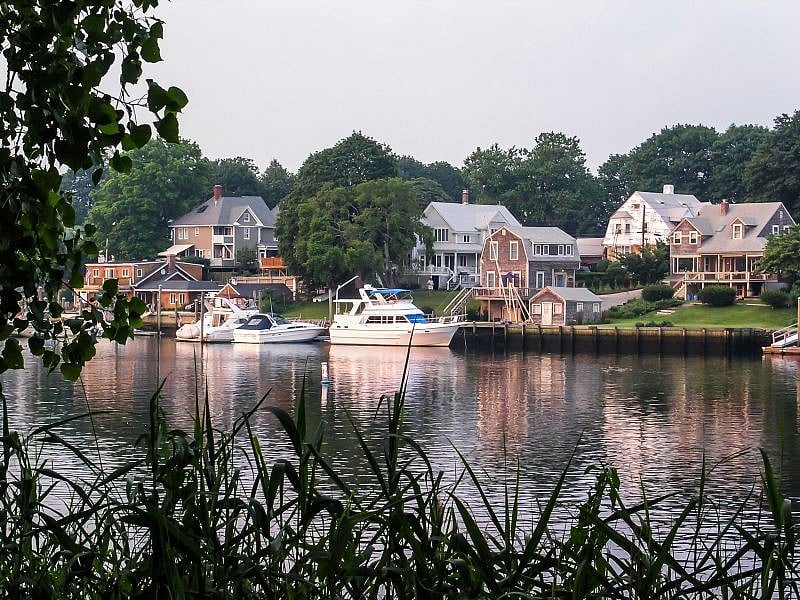 Explore Warwick, RI: Pros and Cons of Relocating to This Coastal City