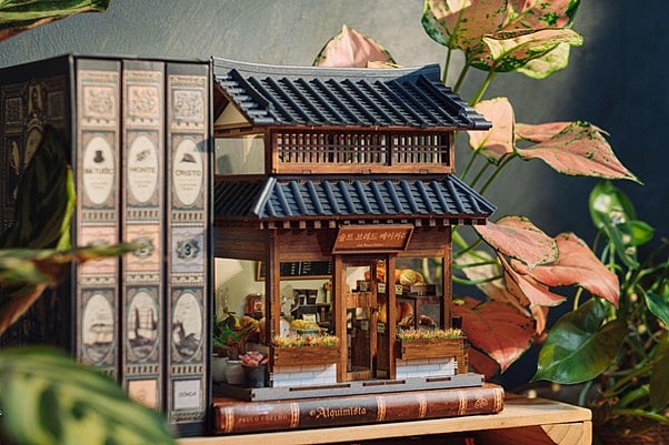 Discover Anavrin: Crafting Calm with Miniature Book Nooks