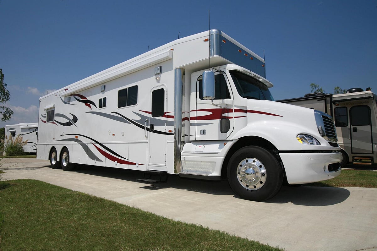 Luxury Semi-Truck RV Conversions: Ultimate Comfort on the Open Road ...