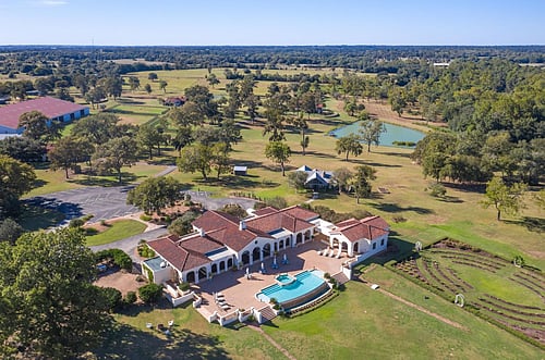 Drake Buys Luxurious $15 Million Texas Ranch