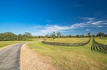 Drake Buys Luxurious $15 Million Texas Ranch