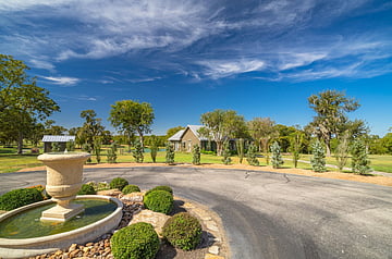 Drake Buys Luxurious $15 Million Texas Ranch