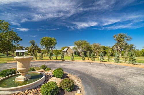 Drake Buys Luxurious $15 Million Texas Ranch