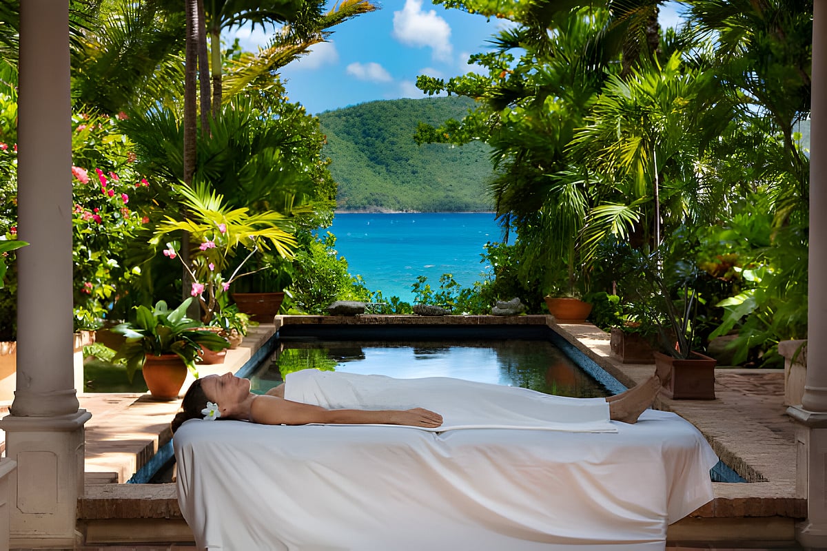 How to Stay Productive on Lavish Vacations: Tips for Balancing ...