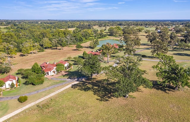 Drake Buys Luxurious $15 Million Texas Ranch