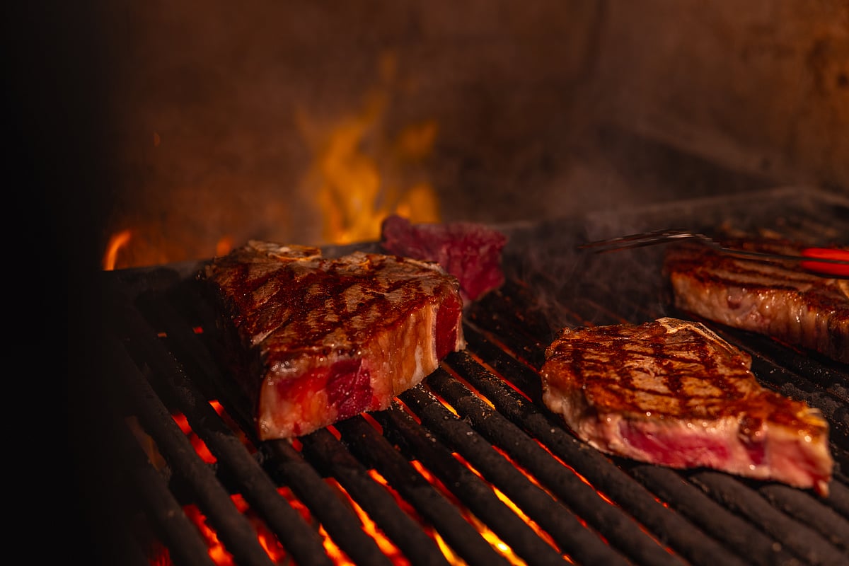 Discover Gallaghers: NYC's Timeless Steakhouse Experience