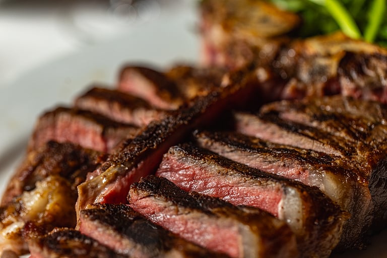 Discover Gallaghers: NYC's Timeless Steakhouse Experience