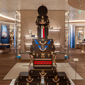 Louis Vuitton Shanghai: Unveiling 'The Louis' as a Cultural Landmark