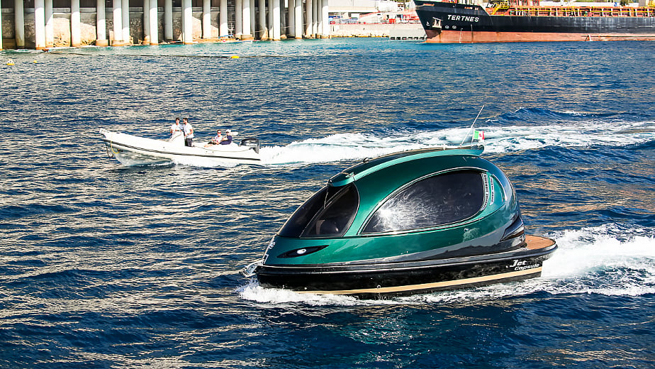 Luxury Waves: Jet Capsule Redefines Aquatic Travel