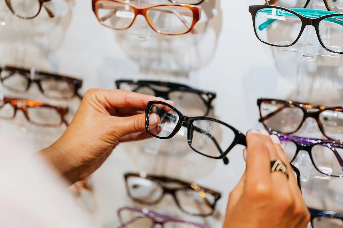 Iconic Ray-Ban Glasses: Timeless Style Across Generations