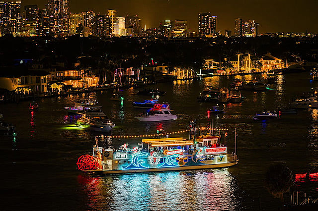 Winterfest Boat Parade: Prime Viewing at Escape Rooftop Bar in Fort ...