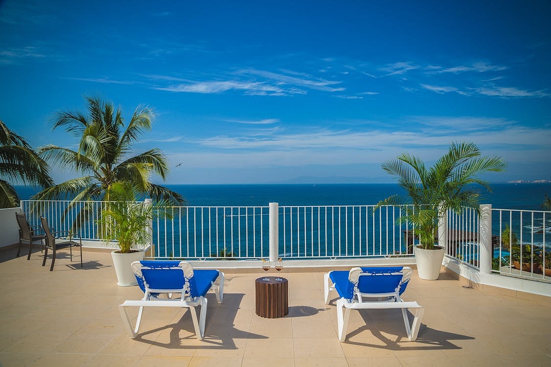 Luxury Living: Discover Top Features of Waterfront Condo Life