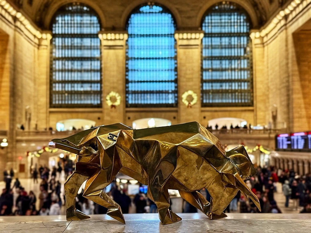 The Golden Bull by Enrique Cabrera Unveiled at Palladino’s in Grand Central