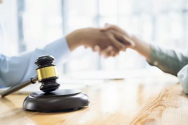 Divorce Mediation vs. Litigation: Choosing the Best Path for Your Family