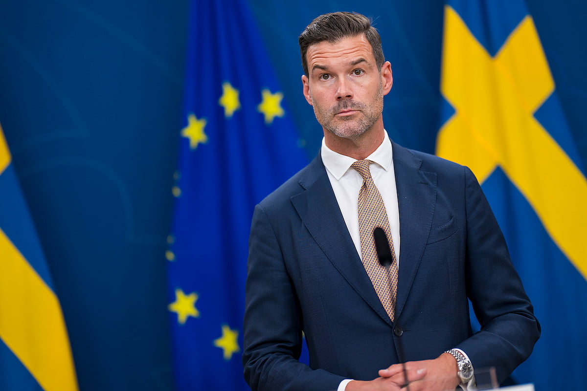 Regeringen ska riva upp permanenta uppehållstillstånd