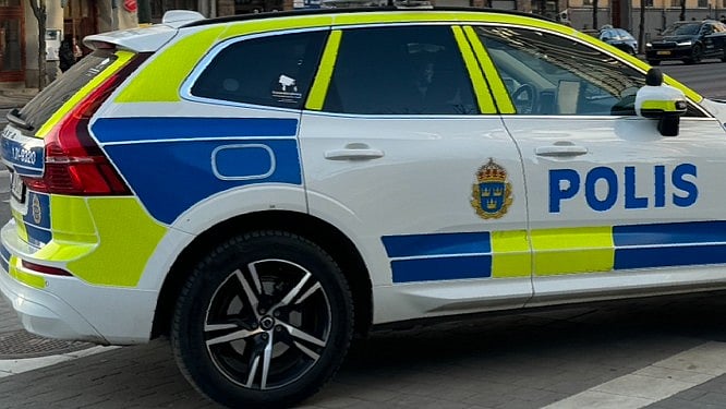 Polisen stoppar fordon – hittar farligt föremål