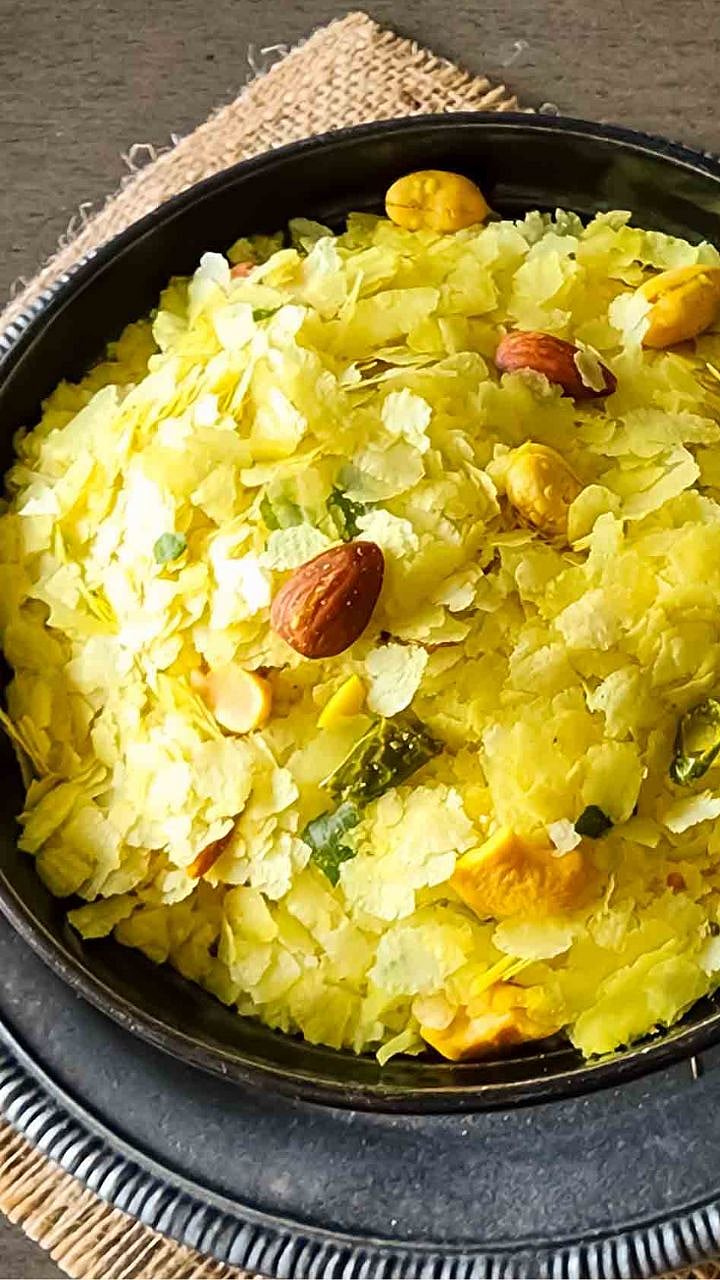 Pohe Chivda: दिवाळीसाठी घरी बनवा खमंग अन् कुरकुरीत पोह्यांचा चिवडा ...