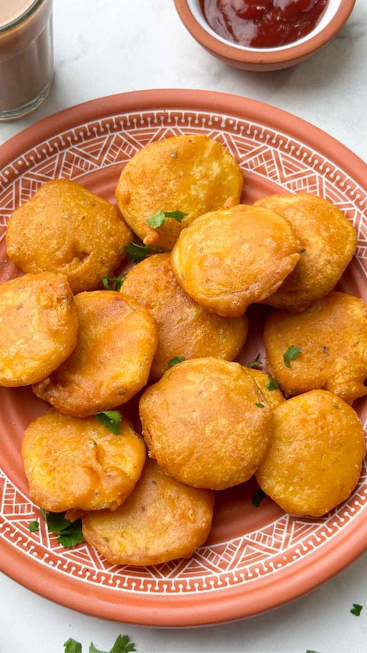 Batata Bhaji: सकाळच्या नाश्त्यासाठी झटपट बनवा बटाटा भजी |quick and easy ...