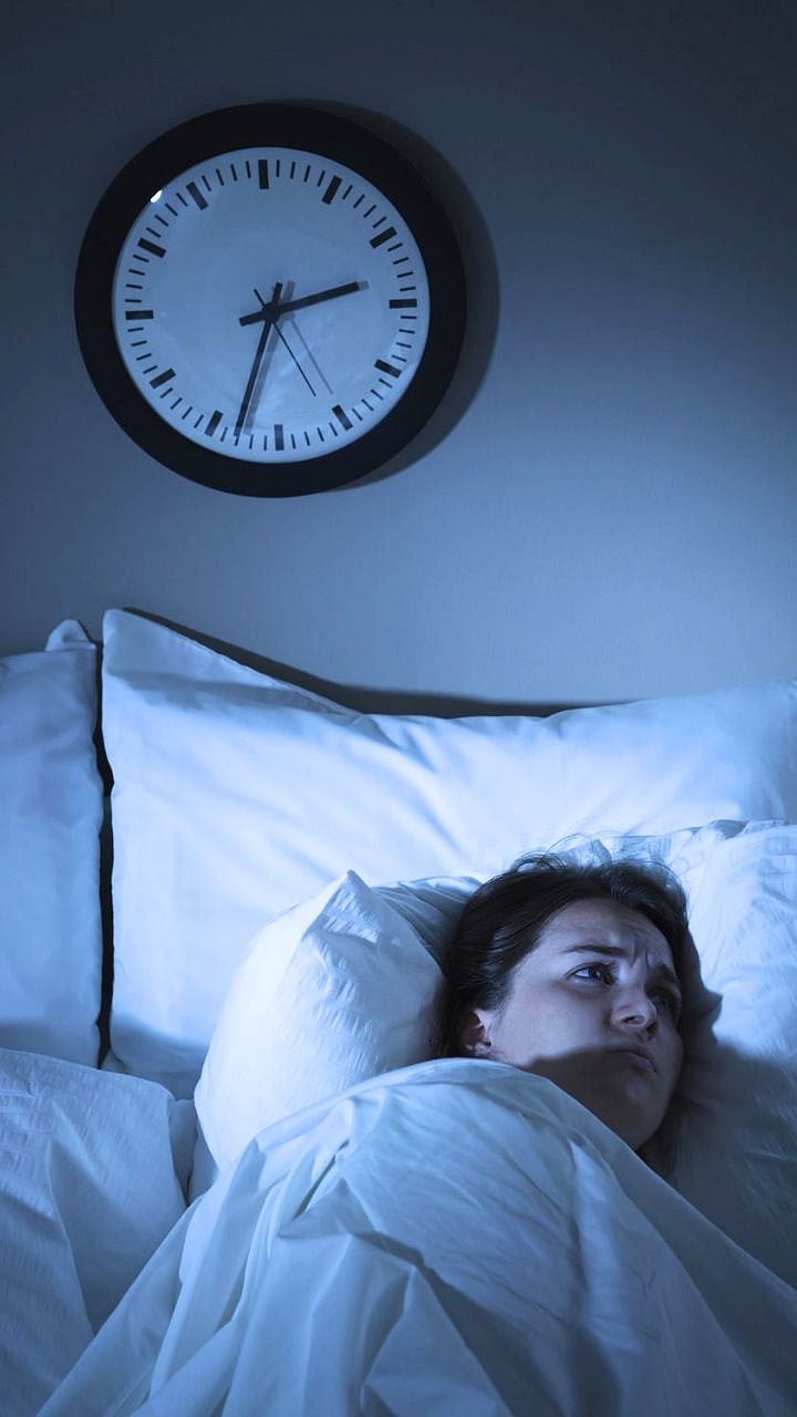 Health Tips: रात्री झोप न येणे हे कोणत्या आजाराचे लक्षण आहे? जाणून घ्या ...