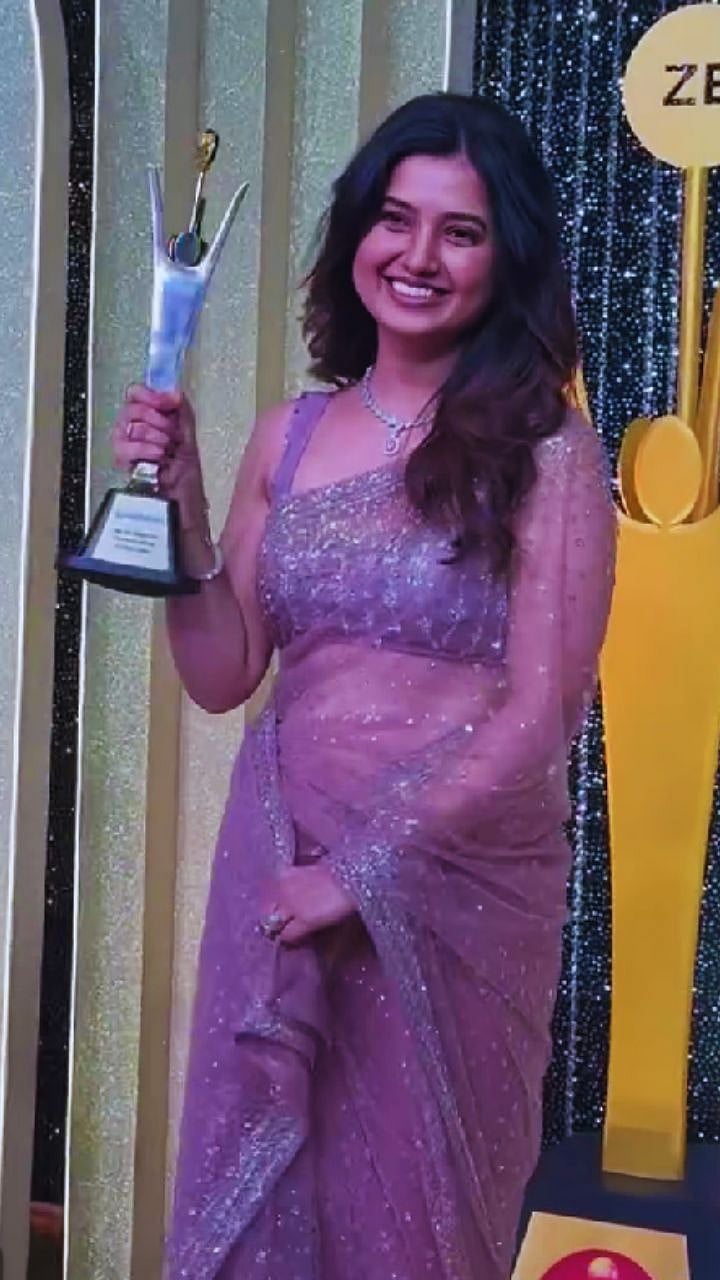 Prajakta Mali : 'फुलवंती'ची उंच भरारी, तब्बल 'इतक्या' पुरस्कारांनी ...