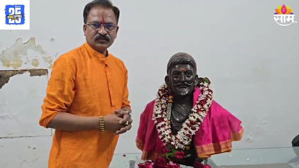 Prashant Kortkar : प्रशांत कोरटकरला अखेर उपरती; छत्रपती शिवरायांच्या पुतळ्यासमोर नतमस्तक झाला ...