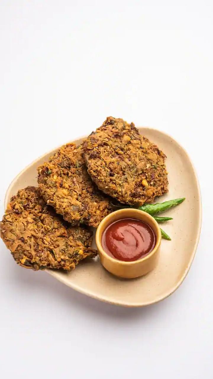 Udid Dal Vada : उडदाच्या डाळीचे कुरकुरीत वडे कसे बनवायचे? जाणून घ्या ...