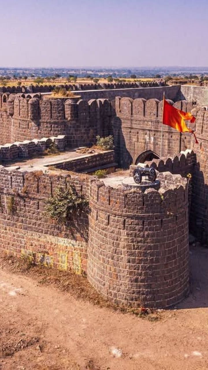 Kharda Fort History: पेशव्यांच्या काळातील युद्धभूमी, खर्डा किल्ल्याचा ...