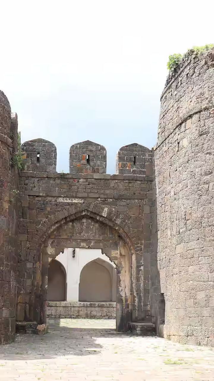 Jalna Tourism : जालना येथील प्रसिद्ध ऐतिहासिक ठिकाण, ट्रेकिंगसाठी ठरेल ...