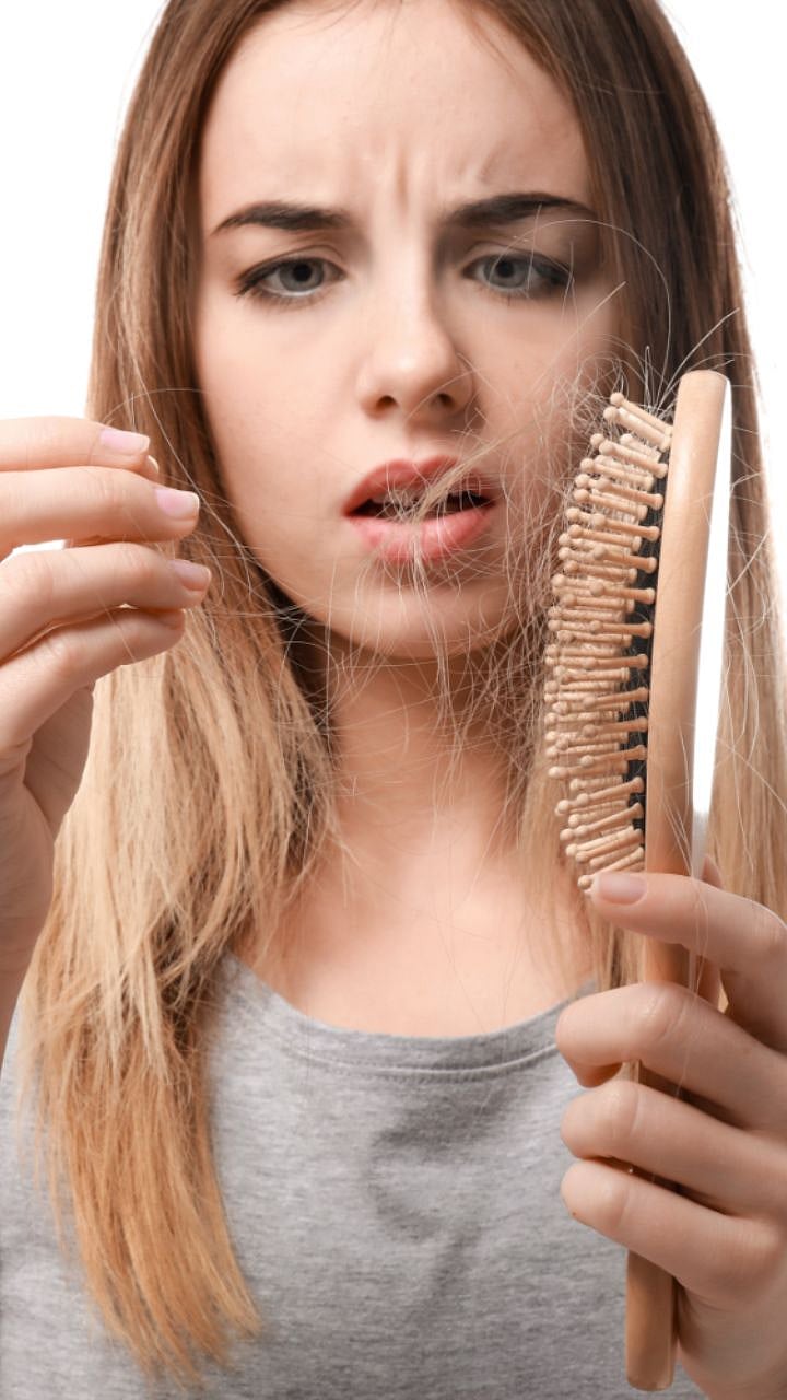 Winter Hair Care : थंडीमध्ये केस गळणे थांबवण्यासाठी करा हे घरगुती सोपे उपाय | winter hair fall ...