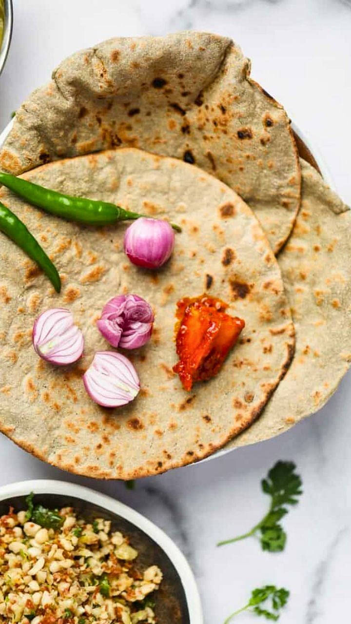 Chapati Vs Bhakri: भाकरी की चपाती, पचनासाठी काय योग्य? वाचा संपूर्ण ...