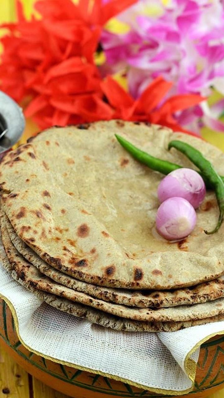 Bhakari Tips: कोणत्या व्यक्तींनी बाजरी आणि नाचणीची भाकरी खाणं टाळावे ...