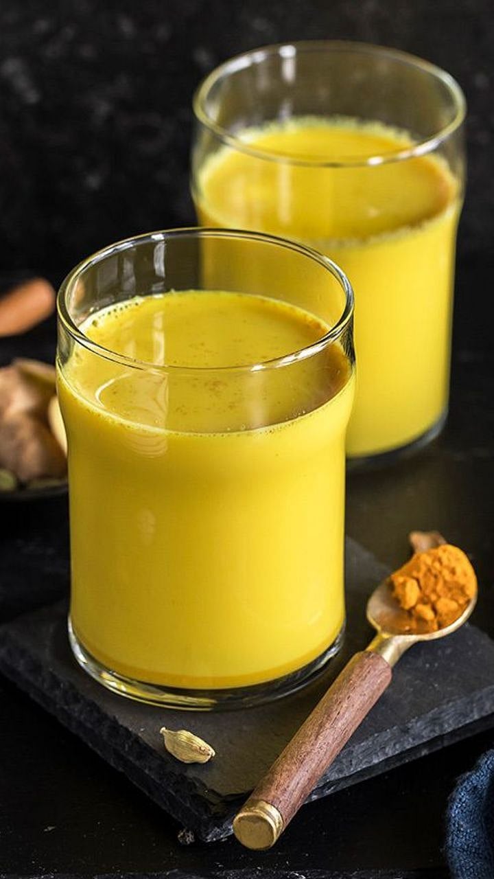 Haldi Milk Benefits: दररोज सकाळी हळदीचे दूध प्यायल्याने होतील 'हे ...