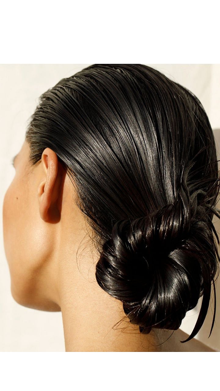 how to manage oily scalp and sticky hair in winter simple home remedies ...