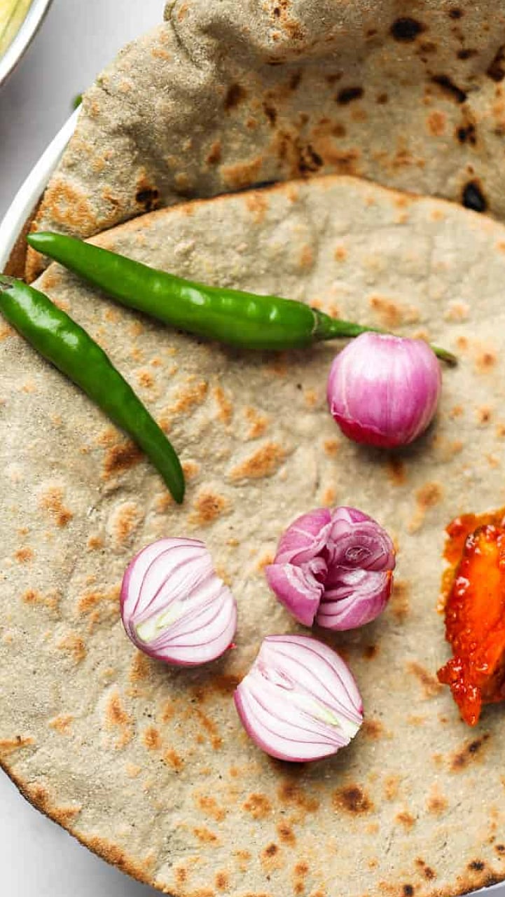 Bhakri Tips: थंडीच्या दिवसात कोणती भाकरी ठरेल आरोग्यासाठी हेल्दी ...