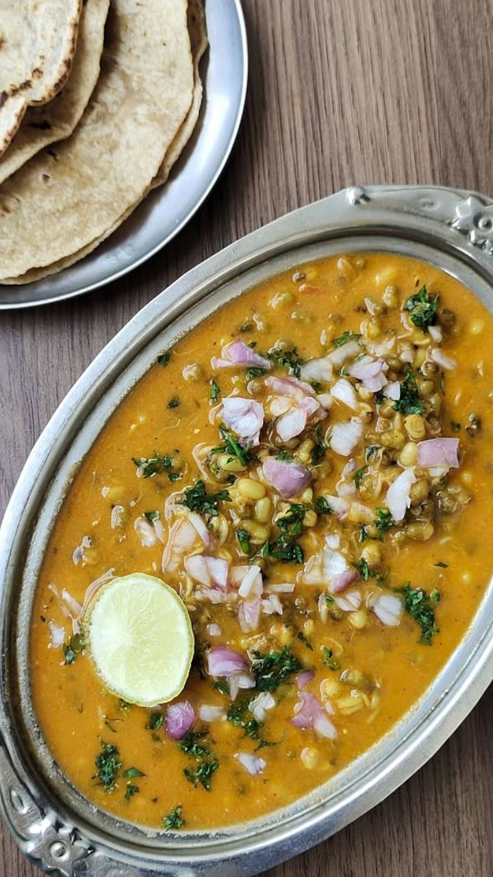 Sprouts Usal Recipe : पालेभाजी खाऊन कंटाळलात? मग रात्रीच्या जेवणाला ...